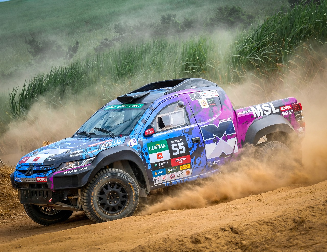 Pilotos e navegadores encararam as curvas e a poeira da segunda etapa ...