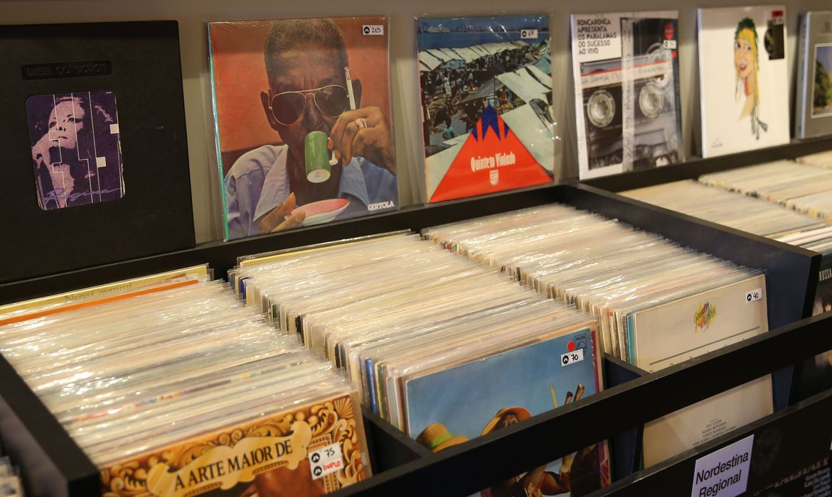 Vendas de vinil ultrapassam as de CD pela primeira vez desde 1987 ...