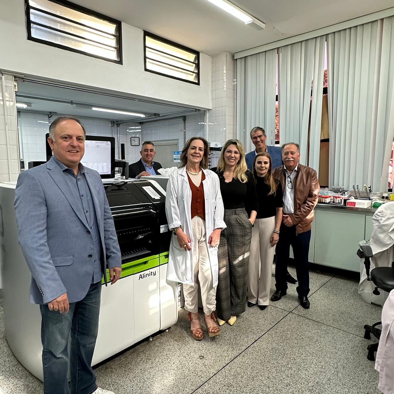 Laboratório Municipal comemora cinco anos com equipamento pioneiro no ...