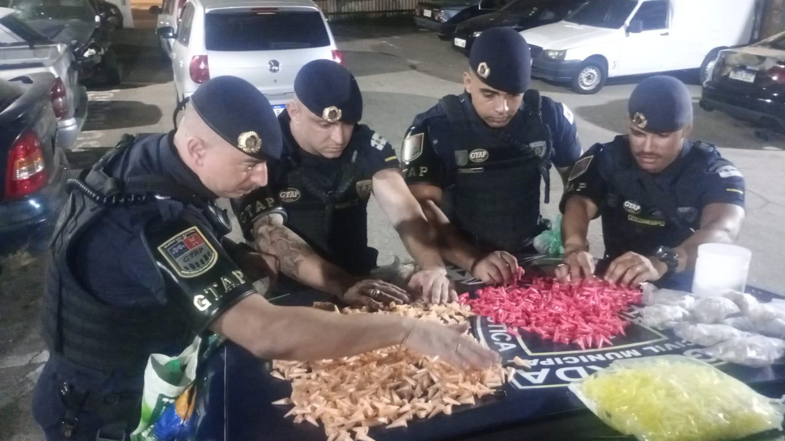 Denúncia leva GTAP da GCM de Itu a prender traficante, e localizar drogas em residência ...